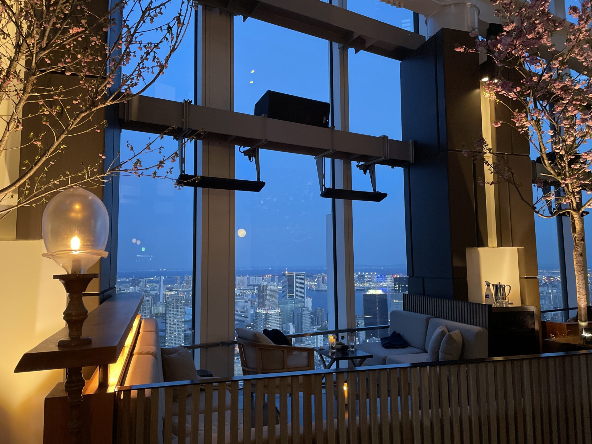 Andaz | toast with a beautiful night view at ROOFTOP BAR | NishiHata Master