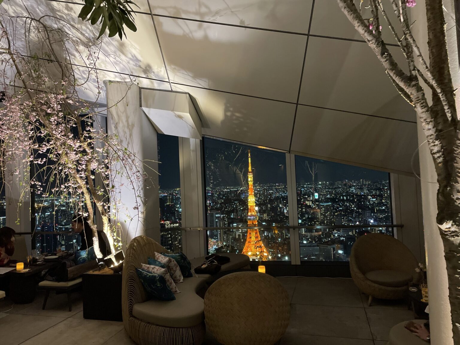 Andaz | toast with a beautiful night view at ROOFTOP BAR | NishiHata Master